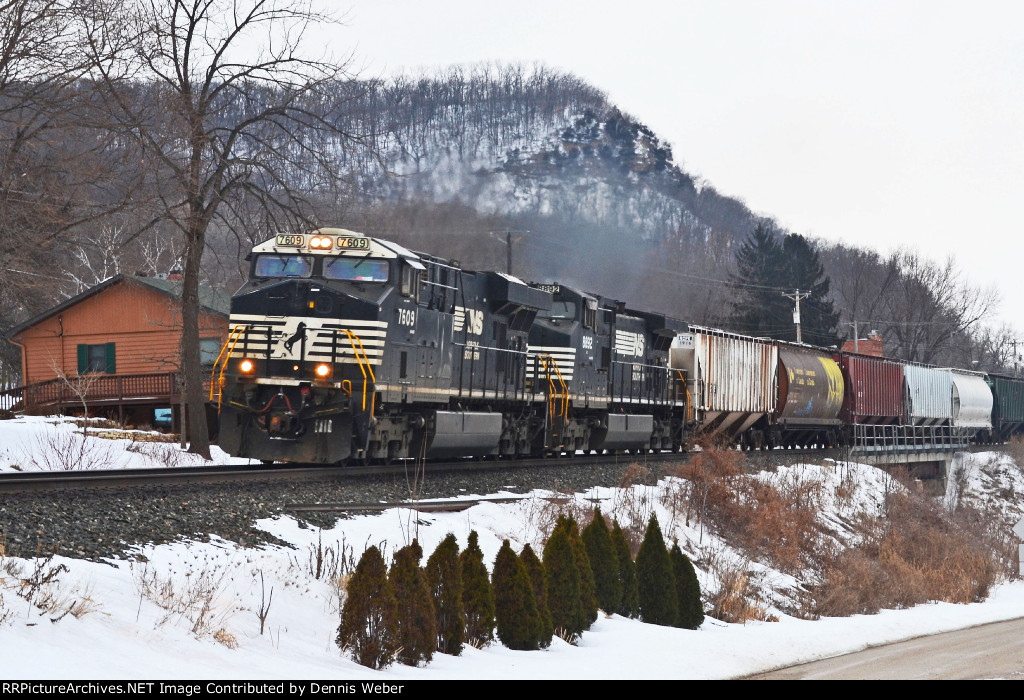 NS 7609, CP's River Sub.